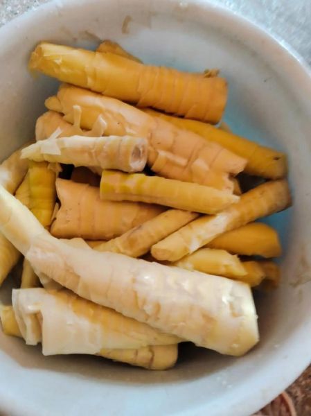 小竹笋炒腊肉怎么炒才脆嫩_小竹笋炒腊肉要不要焯水-第3张图片-山城妙识