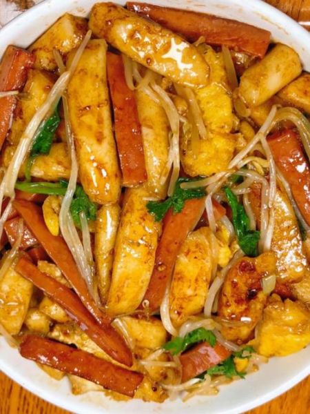 长条年糕怎么炒好吃又简单_年糕炒几分钟才软糯-第1张图片-山城妙识