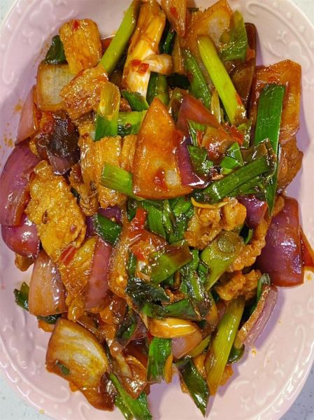 洋葱炒回锅肉怎么做_回锅肉用洋葱还是青椒-第2张图片-山城妙识