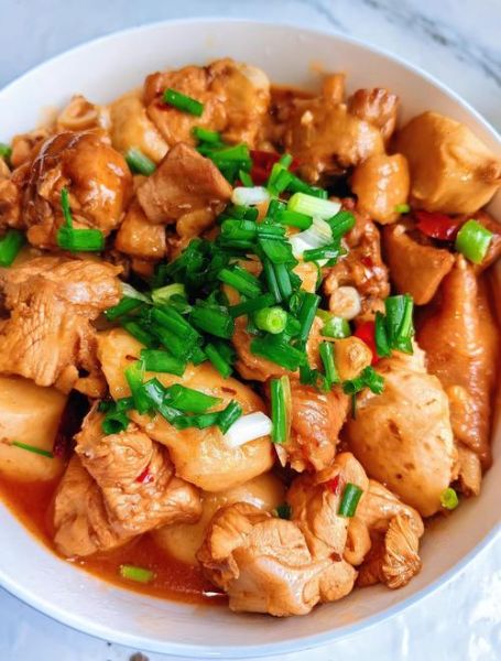 正宗芋儿鸡怎么做_芋儿鸡用哪种芋头最好-第1张图片-山城妙识 正宗芋儿鸡怎么做_芋儿鸡用哪种芋头最好-第1张图片-山城妙识