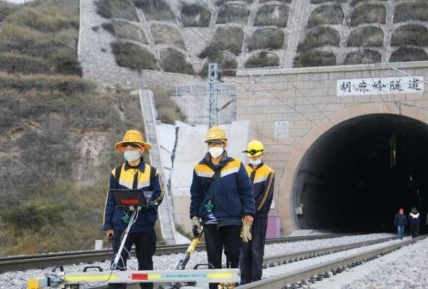 胡麻岭隧道在哪_胡麻岭隧道施工难点-第1张图片-山城妙识