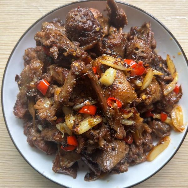 啤酒烧鸭怎么做_啤酒烧鸭最正宗的做法-第1张图片-山城妙识