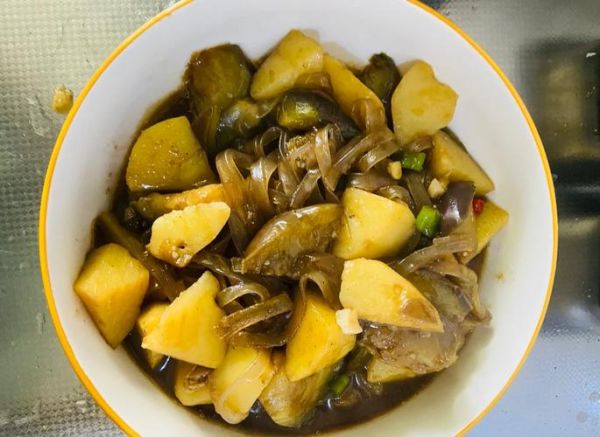 土豆茄子炖粉条怎么做_土豆茄子炖粉条的家常做法-第1张图片-山城妙识