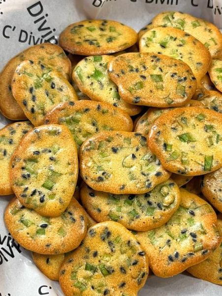 葱油饼干的做法_烤箱温度时间怎么设置-第1张图片-山城妙识 葱油饼干的做法_烤箱温度时间怎么设置-第1张图片-山城妙识