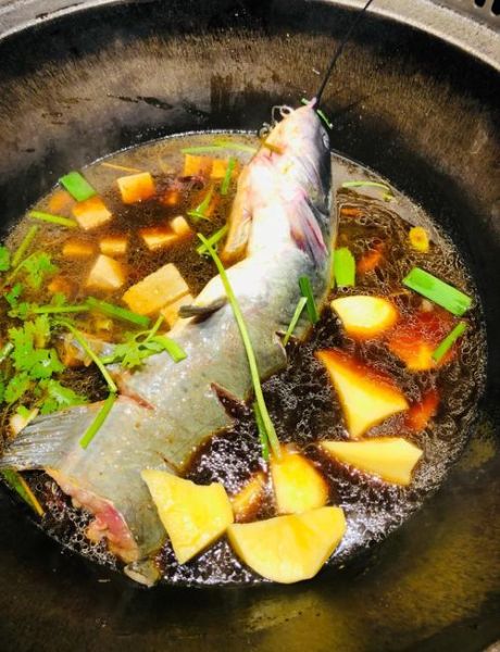 铁锅炖鱼的家常做法_铁锅炖鱼怎么做好吃-第1张图片-山城妙识