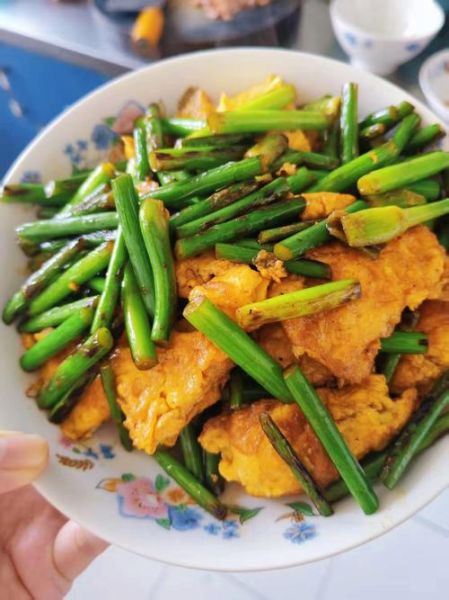 蒜苔炒鸡蛋的营养价值_蒜苔炒鸡蛋能减肥吗-第1张图片-山城妙识