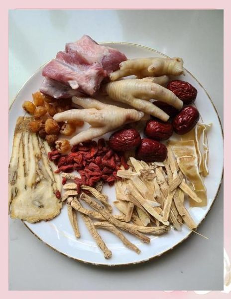 鸡爪炖汤的功效与做法_鸡爪汤怎么炖最营养-第1张图片-山城妙识