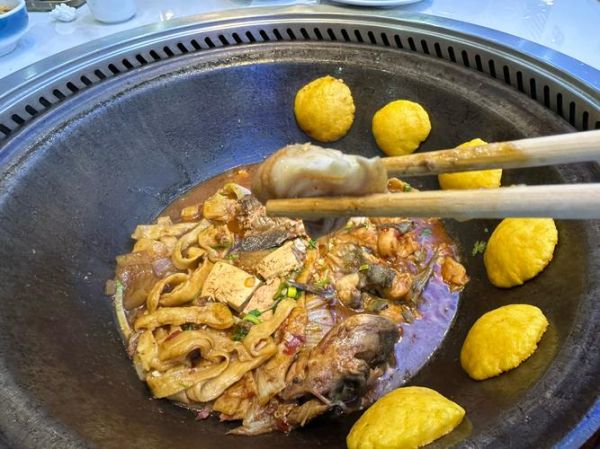 铁锅炖鱼怎么做_正宗铁锅炖鱼的做法-第2张图片-山城妙识