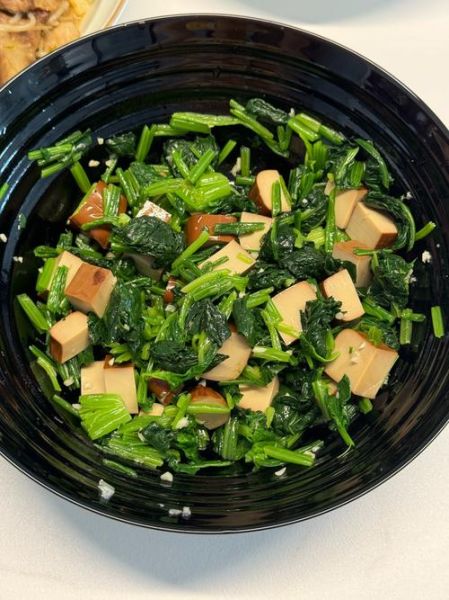 菠菜豆腐怎么炒_菠菜豆腐炒多久才熟-第1张图片-山城妙识 菠菜豆腐怎么炒_菠菜豆腐炒多久才熟-第1张图片-山城妙识