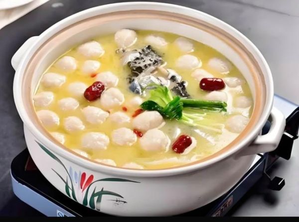 鱼丸汤配什么菜好吃_鱼丸汤里加什么蔬菜最鲜-第1张图片-山城妙识