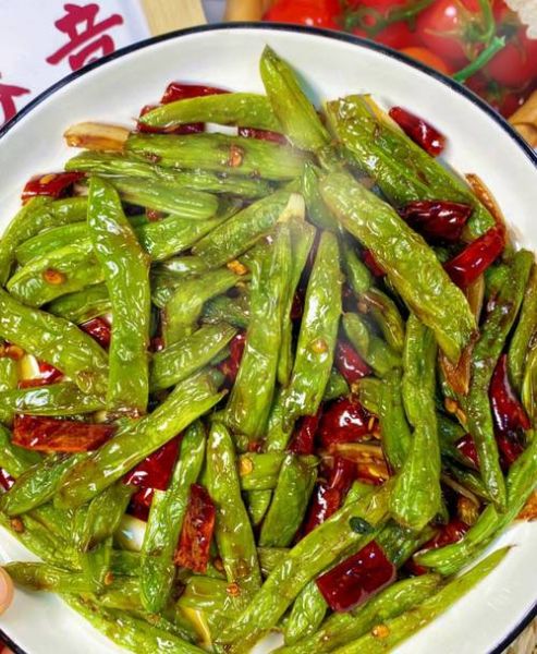 川味爆炒四季豆怎么做_四季豆焯水还是直接炒-第2张图片-山城妙识