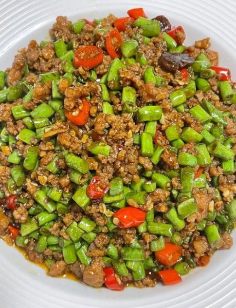 豇豆炒肉末怎么做_豇豆炒肉末需要焯水吗-第1张图片-山城妙识