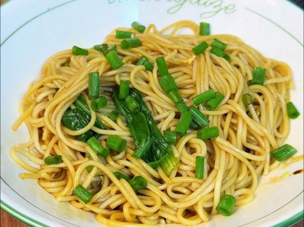 葱油拌面怎么做才好吃_葱油拌面秘诀-第1张图片-山城妙识 葱油拌面怎么做才好吃_葱油拌面秘诀-第1张图片-山城妙识