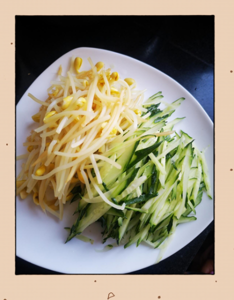 擀面皮怎么做_擀面皮的做法步骤详解-第1张图片-山城妙识