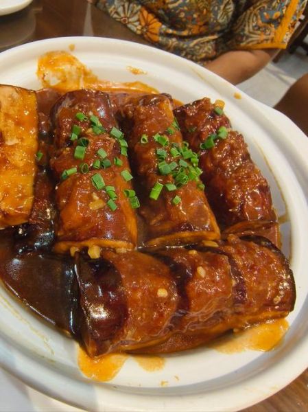 家常红烧肉烧茄子怎么做_红烧肉烧茄子先炒哪个-第2张图片-山城妙识