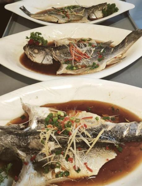 清蒸鲟鱼怎么做才鲜嫩_清蒸鲟鱼的家常做法窍门-第1张图片-山城妙识