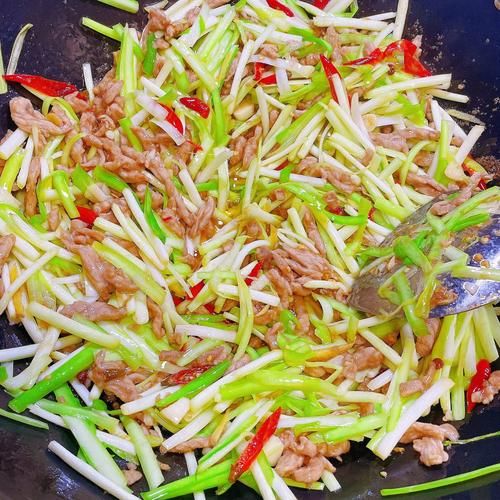 家常韭黄肉丝怎么做_韭黄肉丝先炒肉还是先炒韭黄-第2张图片-山城妙识