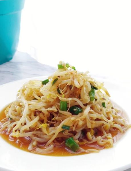 凉拌豆芽菜怎么做好吃_豆芽焯水几分钟才脆-第1张图片-山城妙识