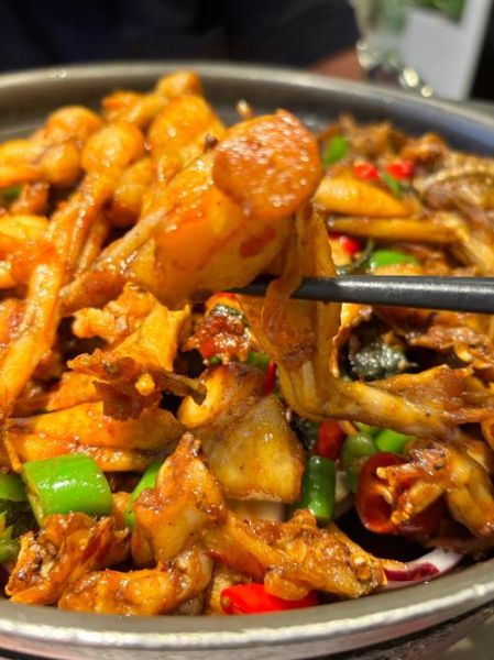 干锅牛蛙怎么做才嫩_干锅牛蛙做法视频窍门-第1张图片-山城妙识