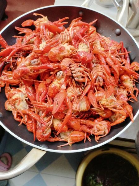 大龙虾吃什么食物_大龙虾多久喂一次-第3张图片-山城妙识