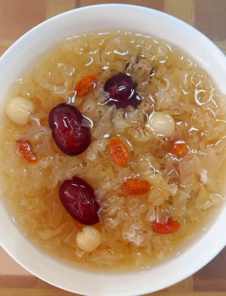 银耳莲子羹隔夜能吃吗_怎么保存不变质-第2张图片-山城妙识