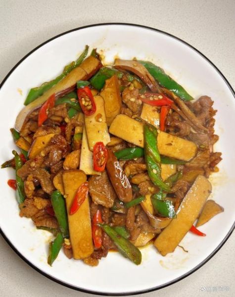 鸡蛋干炒肉怎么做_鸡蛋干炒肉家常做法-第2张图片-山城妙识