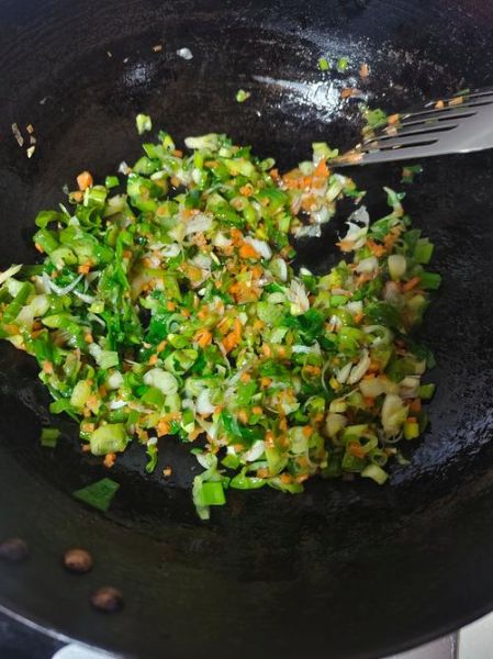 猪肉大葱饺子馅怎么做_饺子馅调制的关键步骤-第3张图片-山城妙识