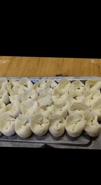 街边小馄饨怎么包_一捏成型技巧-第2张图片-山城妙识 街边小馄饨怎么包_一捏成型技巧-第2张图片-山城妙识