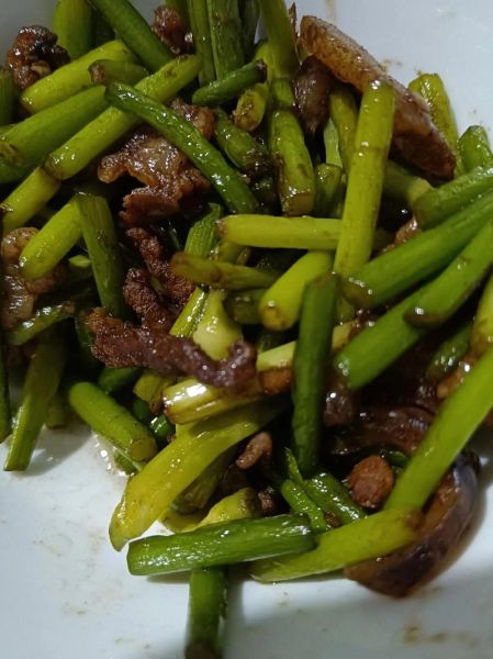 蒜苔炒鸡蛋西红柿怎么做_蒜苔炒鸡蛋西红柿营养价值-第2张图片-山城妙识