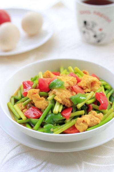 蒜苔炒鸡蛋西红柿怎么做_蒜苔炒鸡蛋西红柿营养价值-第1张图片-山城妙识