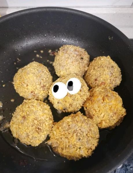 炸饭团怎么做_炸饭团的做法步骤-第1张图片-山城妙识 炸饭团怎么做_炸饭团的做法步骤-第1张图片-山城妙识