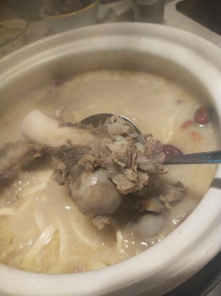 猪骨汤放什么材料_猪骨汤怎么熬才白-第1张图片-山城妙识 猪骨汤放什么材料_猪骨汤怎么熬才白-第1张图片-山城妙识