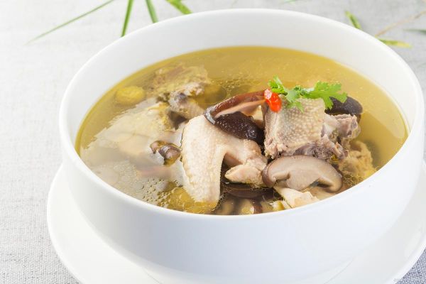 香菇炖鸡汤的功效_孕妇能喝吗-第1张图片-山城妙识