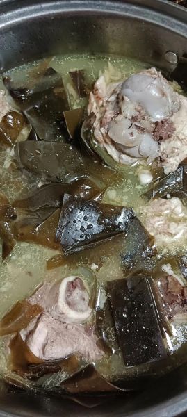 海带大骨头怎么炖好吃_海带大骨头汤的做法-第1张图片-山城妙识