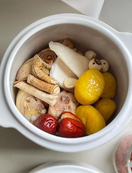 五指毛桃煲鸡汤的做法_五指毛桃鸡汤的功效与禁忌-第1张图片-山城妙识 五指毛桃煲鸡汤的做法_五指毛桃鸡汤的功效与禁忌-第1张图片-山城妙识