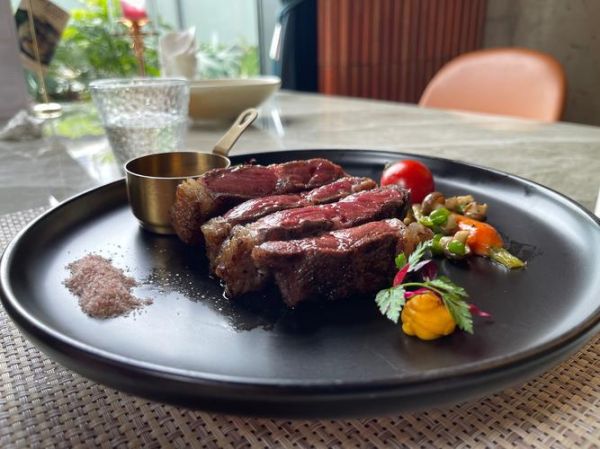 牛排摆盘怎么摆好看_牛排摆盘图片技巧-第1张图片-山城妙识
