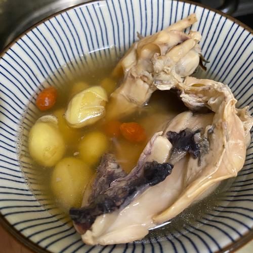 墨鱼白果炖鸡怎么做_白果炖鸡需要焯水吗-第1张图片-山城妙识 墨鱼白果炖鸡怎么做_白果炖鸡需要焯水吗-第1张图片-山城妙识