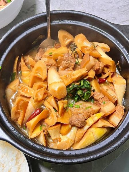 新鲜竹笋烧肉怎么做_竹笋烧肉要焯水吗-第3张图片-山城妙识