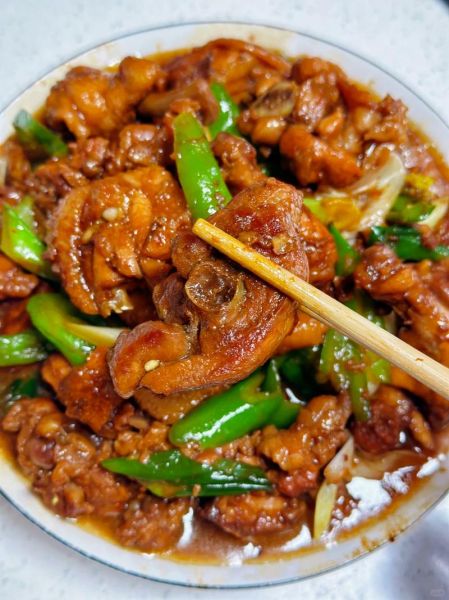 生炒鸡怎么做才嫩_生炒鸡的家常做法-第1张图片-山城妙识