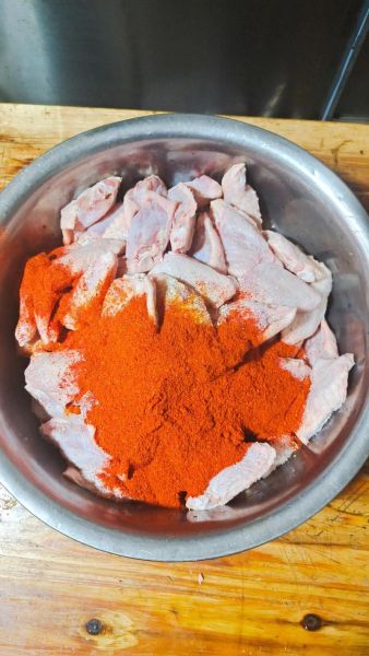 翅中烧烤怎么腌制_翅中烧烤腌制多久入味-第3张图片-山城妙识