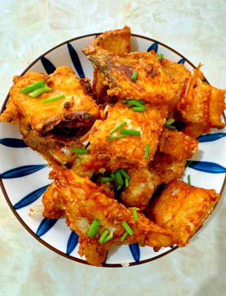 草鱼怎么炸的酥脆好吃_草鱼炸多久才外酥里嫩-第1张图片-山城妙识