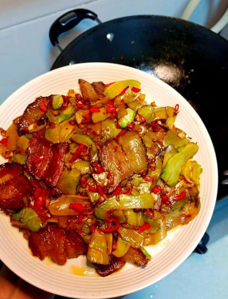 腊肉炒什么菜好吃_腊肉配什么菜炒-第1张图片-山城妙识