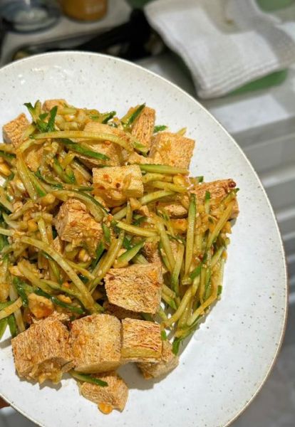 素炒冻豆腐怎么做好吃_素炒冻豆腐热量高吗-第2张图片-山城妙识