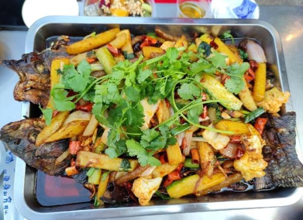 留一手烤鱼怎么做_留一手烤鱼配料有哪些-第3张图片-山城妙识