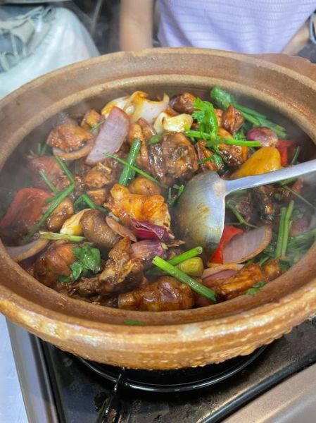 广东砂锅鸡煲怎么做_正宗砂锅鸡煲用什么鸡-第1张图片-山城妙识 广东砂锅鸡煲怎么做_正宗砂锅鸡煲用什么鸡-第1张图片-山城妙识