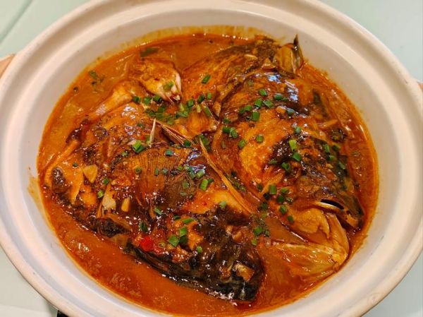 红烧鱼头图片大全高清_如何挑选最鲜美的鱼头-第1张图片-山城妙识