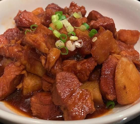 土豆红烧肉怎么做_红烧肉要不要焯水-第1张图片-山城妙识 土豆红烧肉怎么做_红烧肉要不要焯水-第1张图片-山城妙识