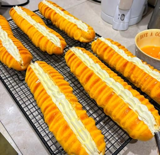 毛毛虫面包烤箱温度和时间_毛毛虫面包怎么做才松软-第2张图片-山城妙识