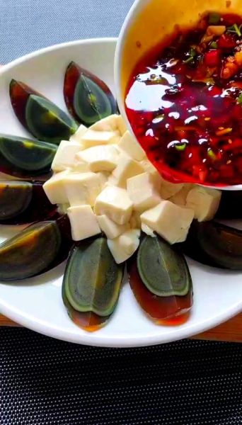 皮蛋拌老豆腐怎么做_皮蛋拌老豆腐的家常做法-第2张图片-山城妙识