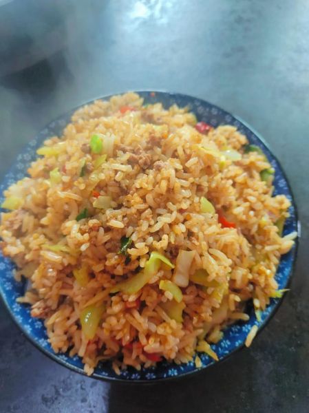 野山椒牛肉炒饭怎么做_野山椒牛肉炒饭正宗做法-第1张图片-山城妙识